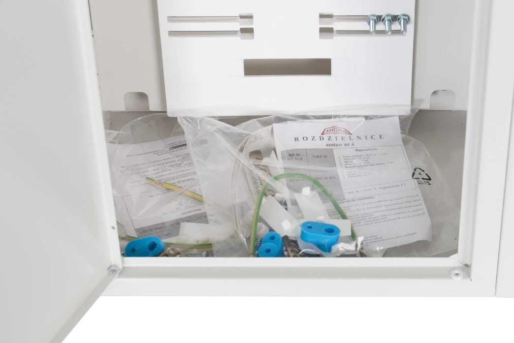 Szafka licznikowa natynkowa 1-licznikowa 3-fazowy 48 modułów IP31 z zamkiem RAL9003 4-311 NRL 48 ...