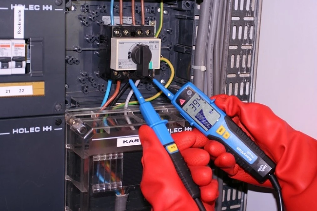 Tester elektryka 1500VDC Eazy Volt PRO LCD – WABTEC | TIM SA