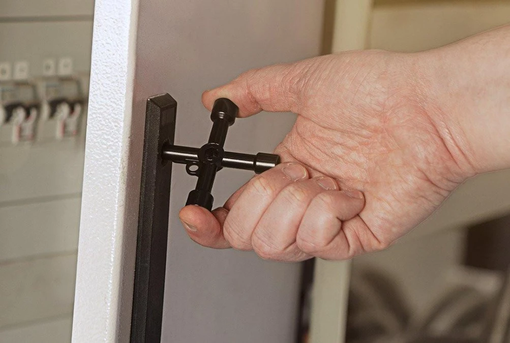 Kluczyk do szafek – NEO TOOLS | TIM SA