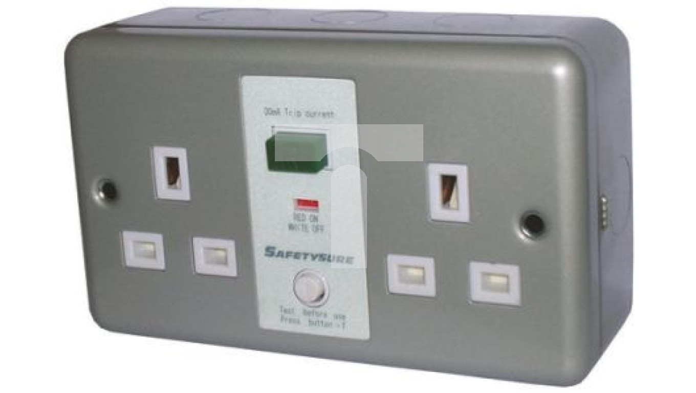 Gniazdo z wyłącznikiem różnicowoprądowym, 13A, BS 1363, BS 7288, l ...