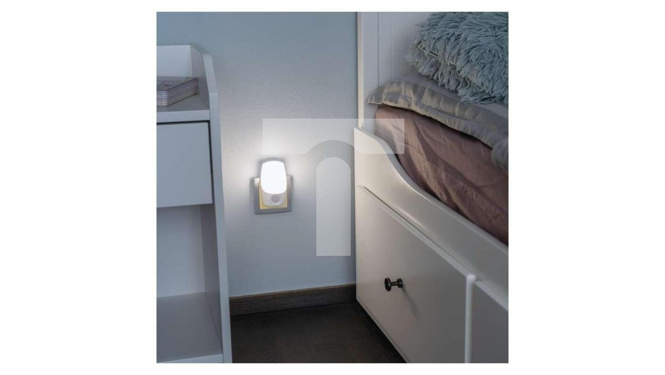 Lampka nocna LED do gniazdka 230V z czujnikiem EMOS P3318 – EMOS | TIM SA
